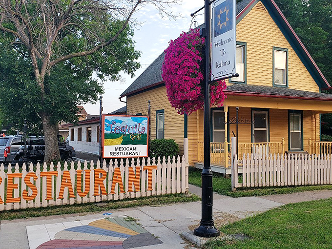 Olé! Who says you can't find great tacos in Amish country? This cheerful Mexican spot adds a spicy twist to Kalona's culinary scene.