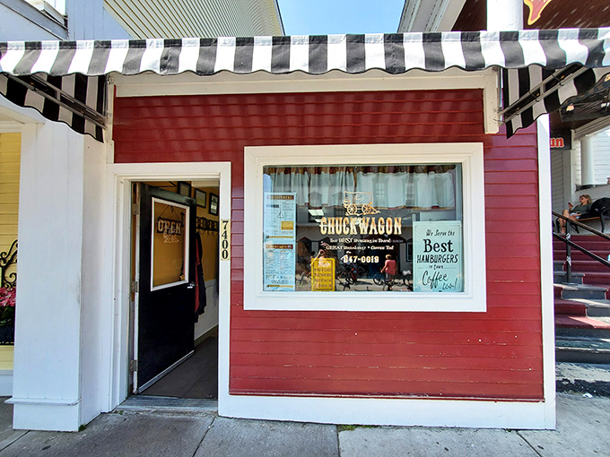 Chuckwagon: Where the Wild West meets the Midwest. This no-frills diner promises the "Best Hamburgers" in town - a bold claim in a place where fudge is practically currency.