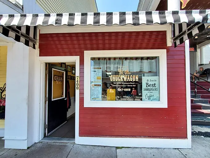 Chuckwagon: Where the Wild West meets the Midwest. This no-frills diner promises the "Best Hamburgers" in town - a bold claim in a place where fudge is practically currency.