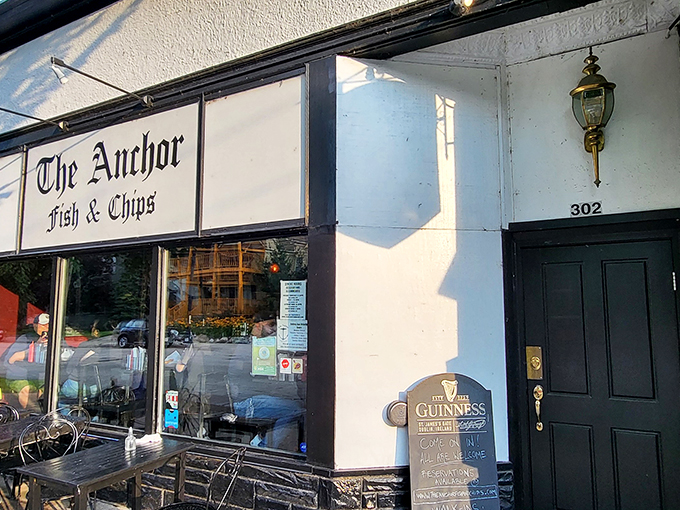 Flowers, Guinness, and fish & chips – The Anchor's got the holy trinity of a perfect casual night out.