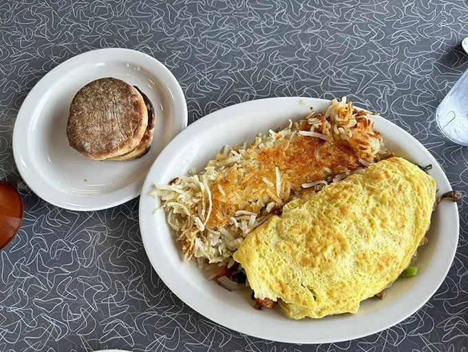 Veggie omelet or edible work of art? This plate is so colorful, it could hang in the Louvre – if the Louvre served breakfast.