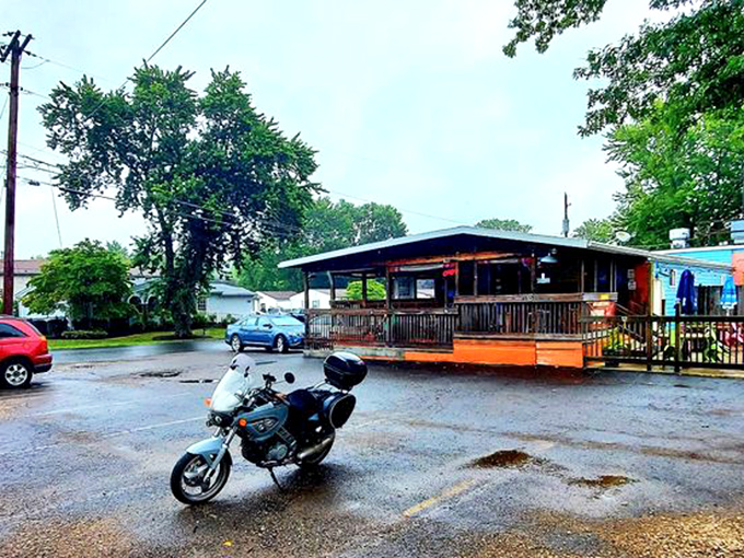Eadies Fish House: Proof that great seafood doesn't need ocean views. It's like your favorite aunt opened a restaurant... if she were Neptune's wife.