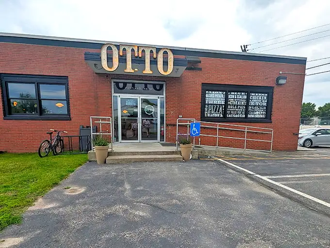 Where mad pizza scientists meet artisanal perfection. Otto's combinations are so crazy, they just might work... and boy, do they ever!