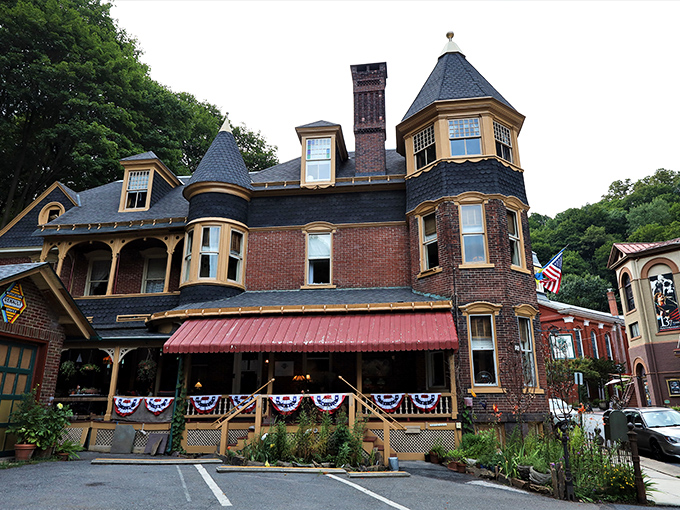 The Dolon House isn't just a Victorian mansion—it's architectural dessert, with turrets and gingerbread trim that would make Martha Stewart swoon.
