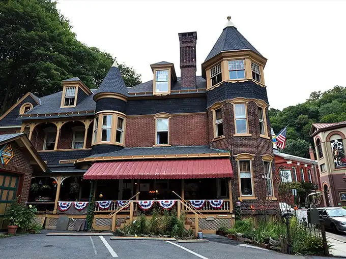 The Dolon House isn't just a Victorian mansion—it's architectural dessert, with turrets and gingerbread trim that would make Martha Stewart swoon.