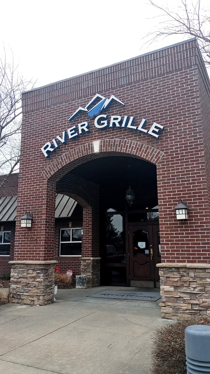 Modern meets mouthwatering at River Grille. It's not just dinner, it's a flavor adventure wrapped in brick and style.