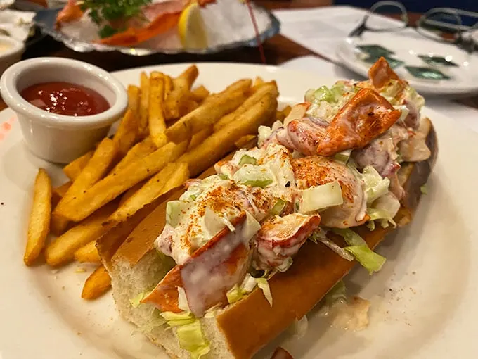 The Rolls-Royce of lobster rolls – so packed, it's practically doing bicep curls.