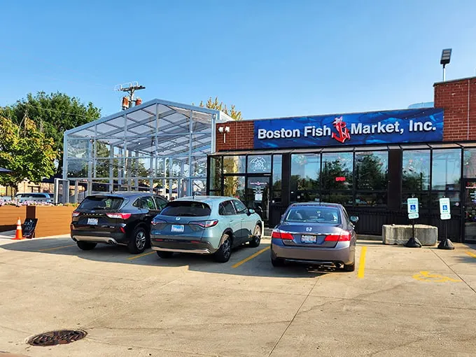 From market to table, Boston Fish Market is serving up ocean-fresh delights. It's like a field trip to the aquarium, but tastier!