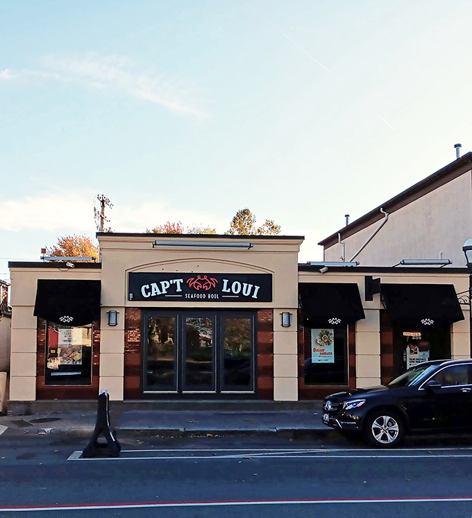 No frills, all thrills at Cap't Loui. Dive into bags of spicy, garlicky seafood – just don't wear your Sunday best!