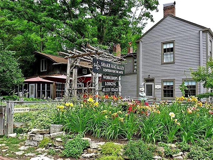 Shake Rag Alley: where creativity blooms alongside the daffodils. This artsy haven is like Hogwarts for the crafty Muggle set.