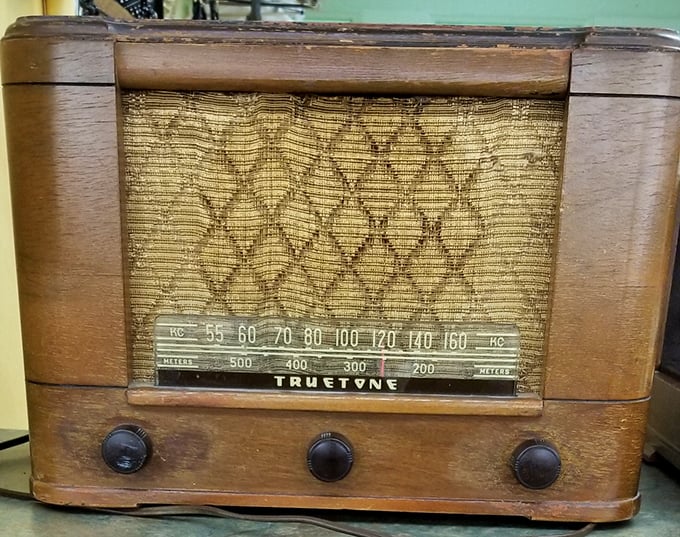This vintage Truetone radio once delivered war news and soap operas to an American living room. Now it waits for a second act.