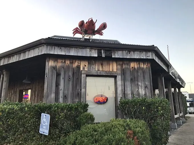 Big Al's: Where that rooftop crab is saying, "Come on in, the seafood's fine!" It's a crustacean invitation!