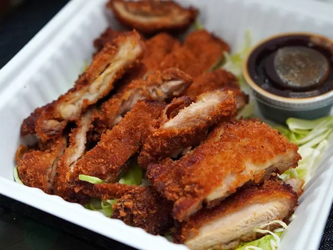 Crispy, golden, and utterly irresistible! This Chicken Katsu is the Elvis of plate lunches – a true Hawaiian heartbreaker.