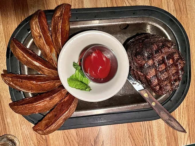 Steak night done right! This filet mignon with potato wedges is like a bear hug for your taste buds – Alaskan-sized and just as comforting.