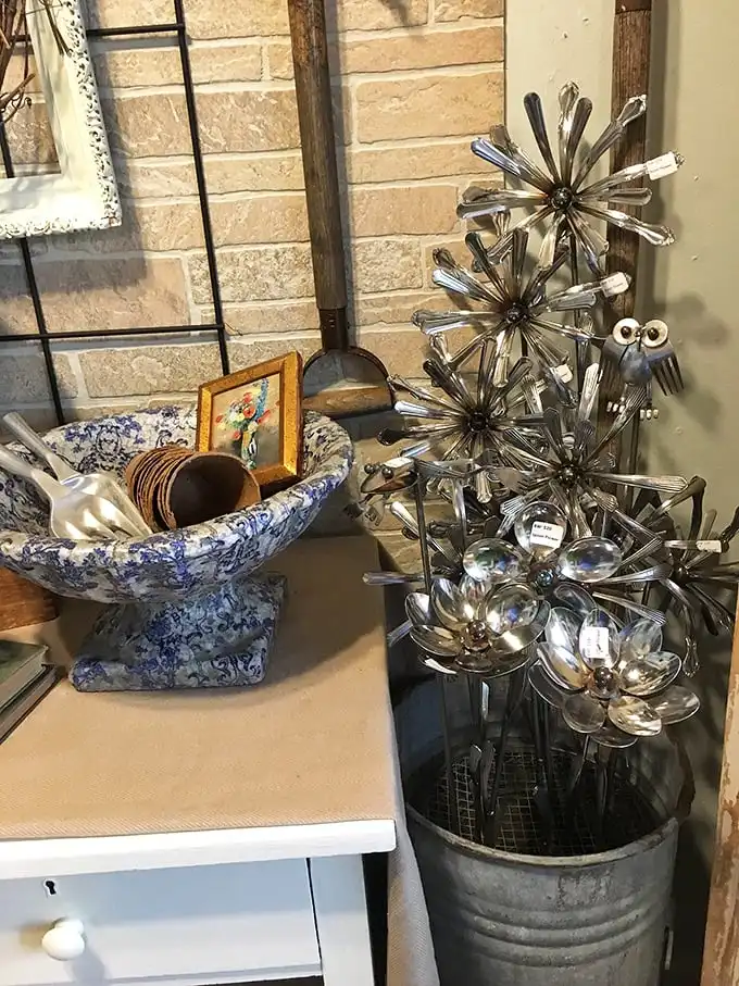 Spoons transformed into floral art—proof that at Shady Hollow, creativity and resourcefulness turn the ordinary into something magical.