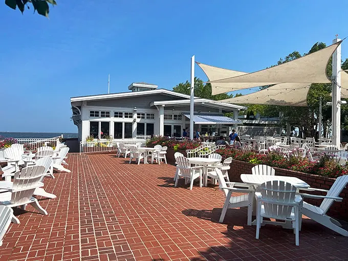 Elegant white tablecloths meet stunning lake views. It's the kind of place that makes you want to propose – to your lobster dinner.