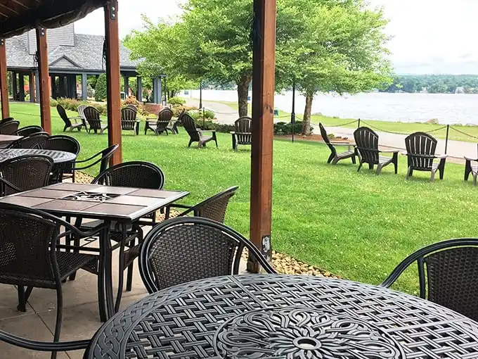 Sleek, modern, and mouthwatering. O Steaks & Seafood is what happens when fine dining meets your favorite lake house memories.