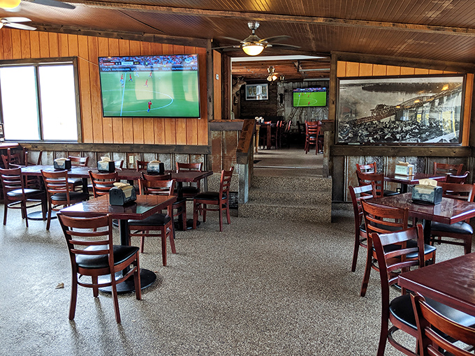 Sports on TV, BBQ on the table – it's like heaven, but with better food and comfier chairs.
