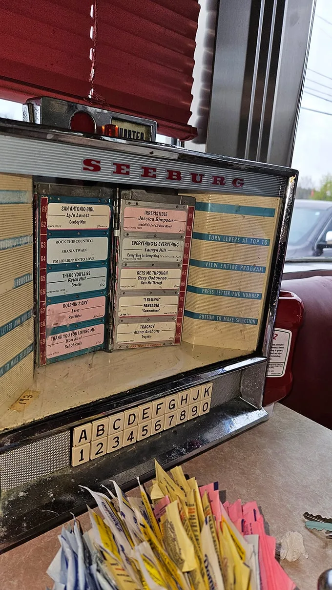 A time-traveling jukebox! Pick your tune and let the ghosts of rock 'n' roll past serenade you while you feast.