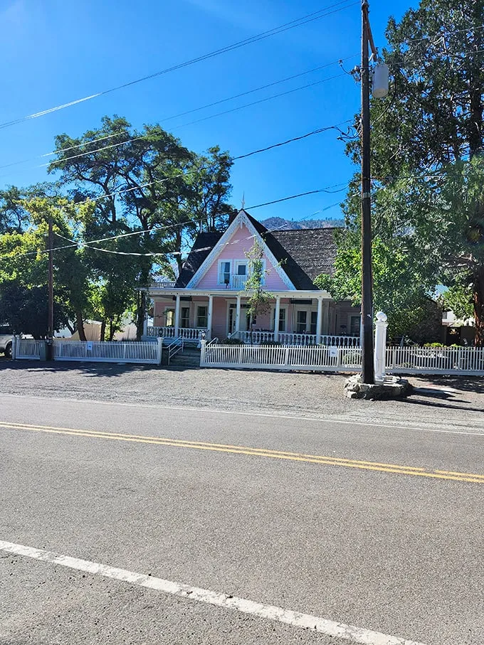 The Pink House: Where Victorian charm meets culinary delight. It's like Downton Abbey, but with better desserts!