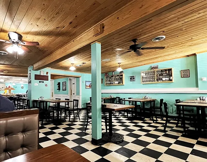 Mint walls and wood ceilings—it's like dining inside a delicious after-dinner mint. Comfort never looked so cool.