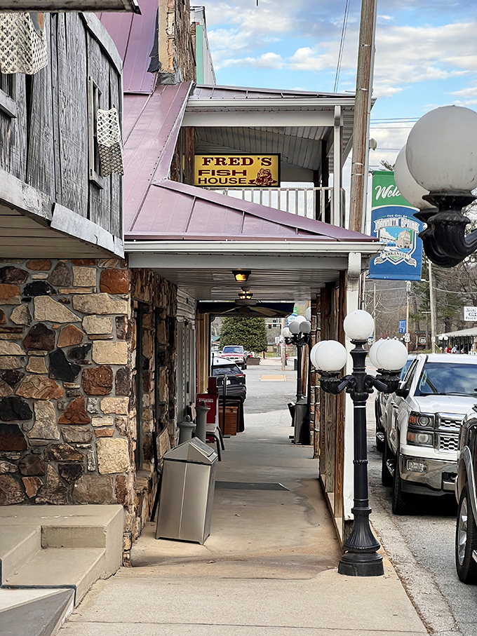 Fred's Fish House: proof that good things come in rustic packages. It's like your favorite fishing spot, but with better cooking!