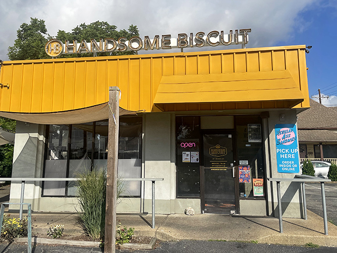 That sunshine-yellow exterior isn't just a building—it's a beacon of breakfast hope in Norfolk's culinary landscape.