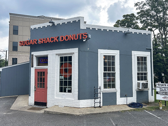 The blue-gray exterior with that coral door isn't just inviting—it's practically a siren song for your sweet tooth. Richmond's donut paradise awaits.