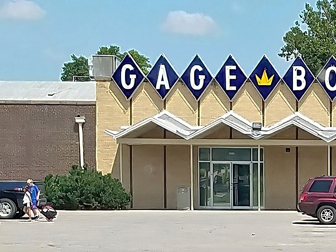 1 this old school bowling alley in kansas will make your nights epic