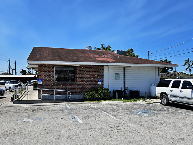 The unassuming brick exterior of Dixie Fried Chicken stands like a culinary lighthouse in Belle Glade, promising comfort food salvation to those in the know.