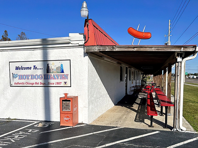 The iconic red roof and giant hot dog sign beckon like a beacon of hope for the hungry traveler. Chicago in Florida never looked so appetizing.