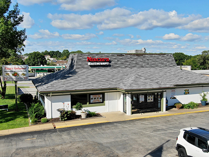 The unassuming exterior of Niecie's belies the culinary treasures within—proof that in Missouri, the most remarkable flavors often hide in plain sight.