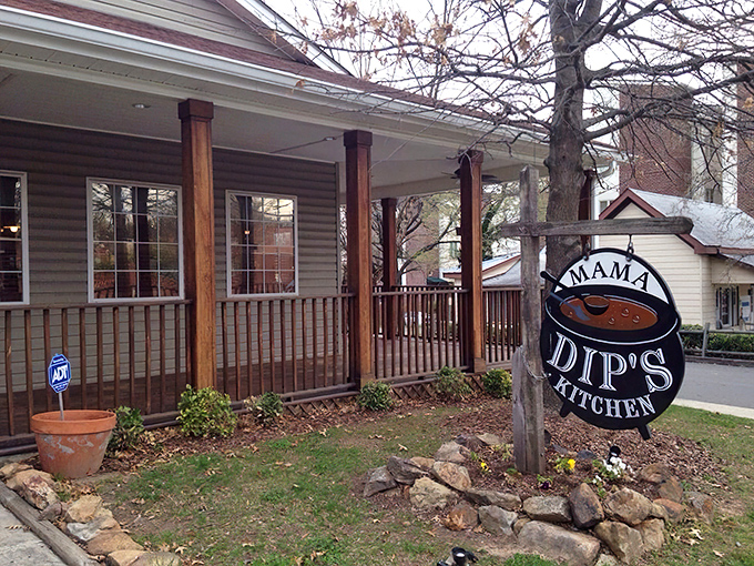 The unassuming exterior of Mama Dip's hides culinary treasures within—like finding a diamond in your grandmother's cookie jar.