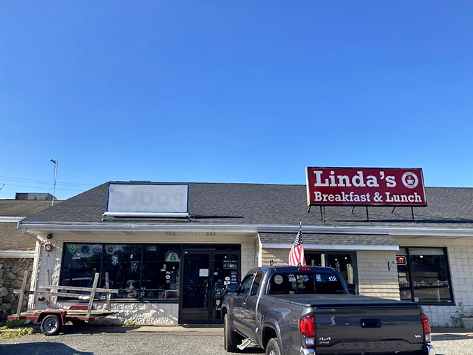 The unassuming exterior of Linda's hides breakfast treasures within, like finding a pearl in the most ordinary-looking oyster.