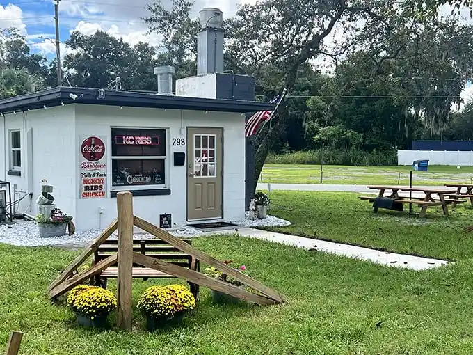 The little white shack with red-checkered tables might not look like much, but this BBQ oasis has turned Oviedo into a pilgrimage site for meat lovers.