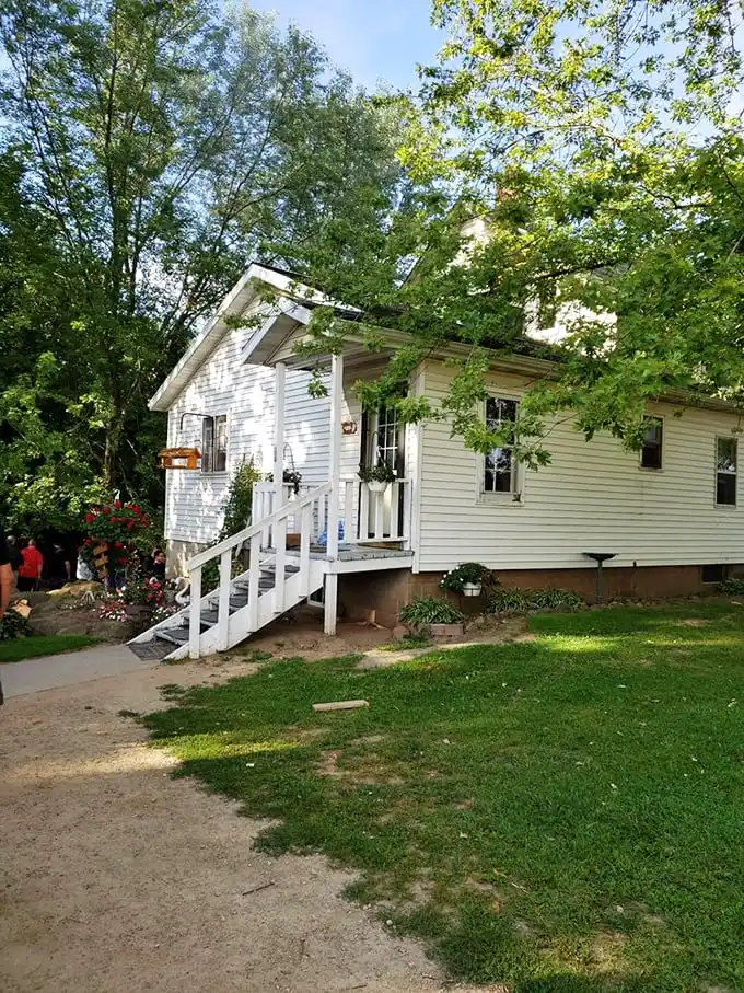 The unassuming white farmhouse that houses Pleasant View Bakery stands like a beacon of hope for carb enthusiasts. No fancy signage needed when your donuts speak for themselves.