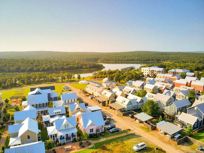 From above, Carlton Landing resembles a dream community where Norman Rockwell might vacation – pristine homes dotting the shoreline of Lake Eufaula's endless blue expanse.