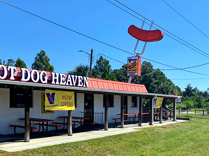 The iconic red roof and giant hot dog sign beckon like a beacon of hope for the hungry traveler. Chicago in Florida never looked so appetizing.