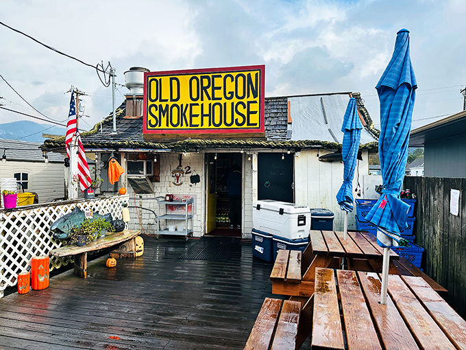 The weathered charm of Old Oregon Smoke House beckons seafood lovers like a siren call. This unassuming coastal treasure has been satisfying hungry beachgoers for years.