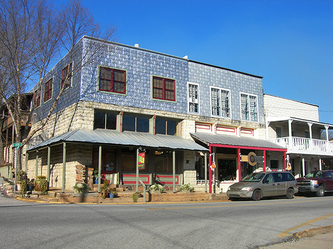 Main Street Hardy looks like it was plucked straight from a 1950s postcard, where time slows down and conversations speed up.