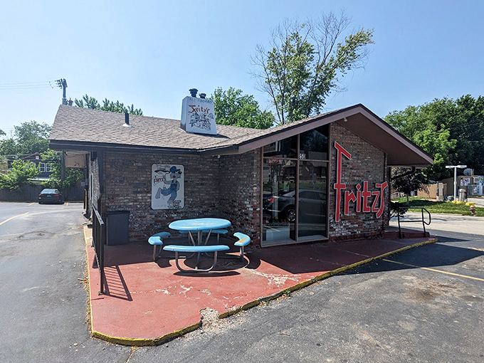 The unassuming exterior of Fritz's is like a treasure chest waiting to be opened—brick, mortar, and railroad magic hiding in plain sight.