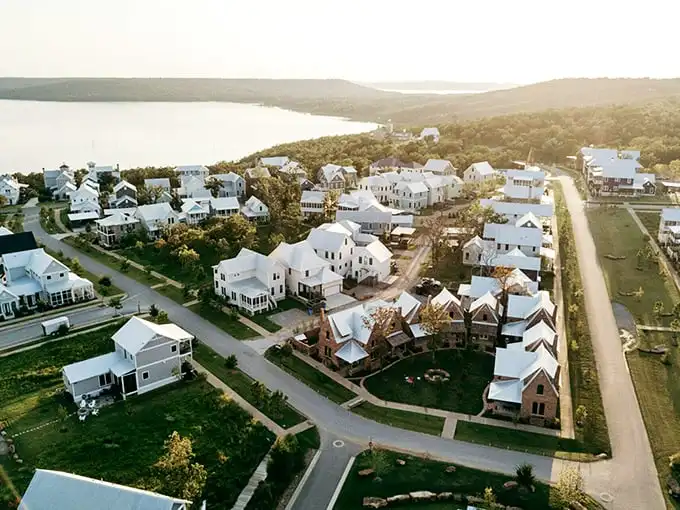 From above, Carlton Landing resembles a dream community where Norman Rockwell might vacation – pristine homes dotting the shoreline of Lake Eufaula's endless blue expanse.