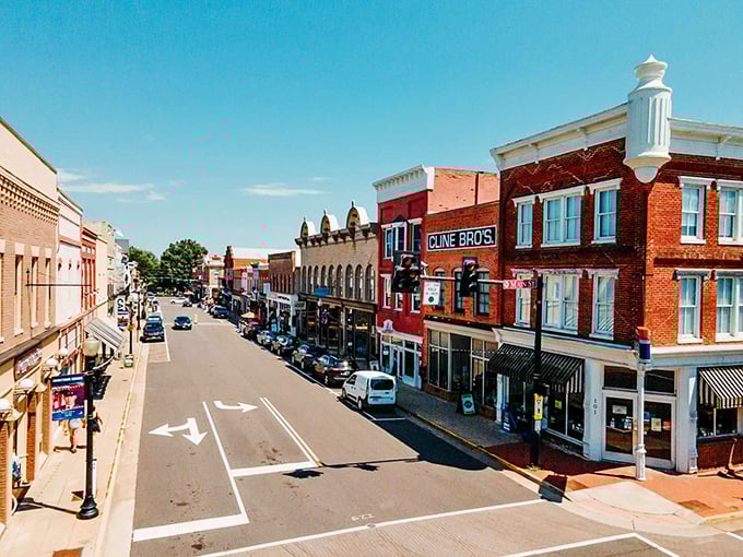 Daylight magic transforms Culpeper's historic downtown into a scene worthy of a Hollywood period film. Those brick facades aren't just pretty—they're storytellers with centuries of tales.