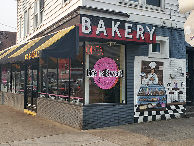 1. the handmade donuts at this kentucky bakeshop are so good, you’ll drive miles for a bite