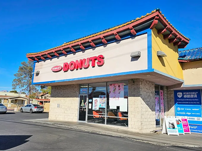 The unassuming facade of donut paradise – where Vegas locals have been getting their morning fix since 1973, no neon required.