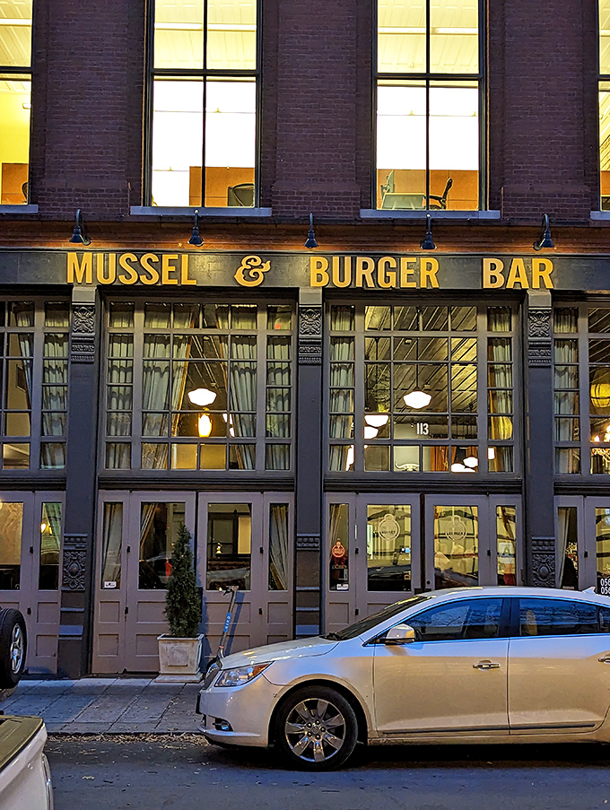 The unassuming exterior of Mussel & Burger Bar beckons like a siren song to burger lovers across Kentucky. Those columns aren't just holding up the roof—they're supporting culinary dreams.