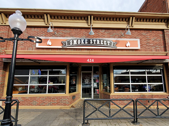 Smoke Street's brick façade and colorful umbrellas beckon like a barbecue siren song in downtown Milford. Small-town charm, big-time flavor.