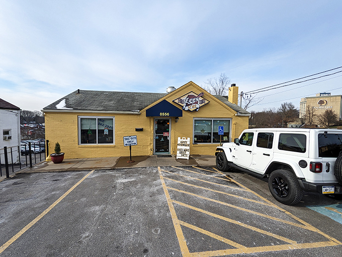 The little yellow house that could! This unassuming breakfast spot in Moon Township promises big flavors behind its modest façade.