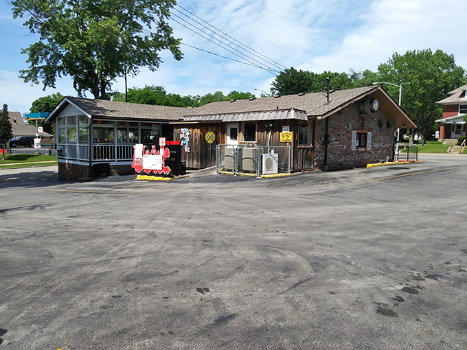 The unassuming exterior of Fritz's is like a treasure chest waiting to be opened—brick, mortar, and railroad magic hiding in plain sight.