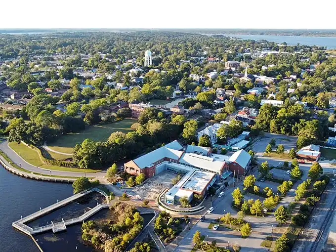 New Bern unfolds where two rivers meet, its historic charm and waterfront marina creating the perfect postcard nobody bothered to tell you about.